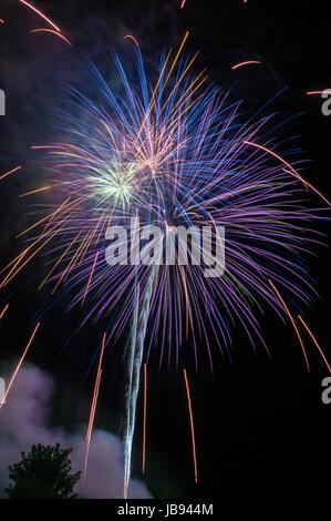 4th of July singular firework Stock Photo - Alamy