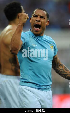 NIGEL DE JONG MANCHESTER CITY FC MANCHESTER CITY FC ETIHAD STADIUM ...