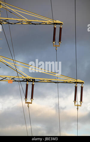 Mast, Gittermast, Strommast, Hochspannungsmast, Hochspannungsleitung ...