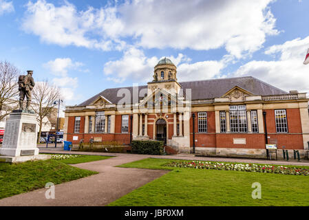 Dartford Public Library, Central Park, Dartford, Kent, England Stock ...