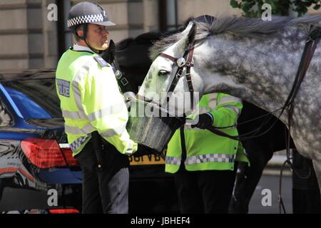Mounted police in Whitehall returning to Scotland Yard stables Stock ...
