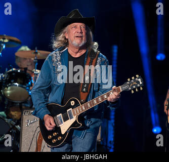 Country Music artist John Anderson performs at Balloons Over Paradise ...