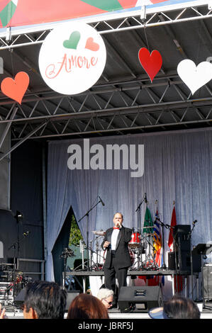 An opera singer performs Stock Photo - Alamy