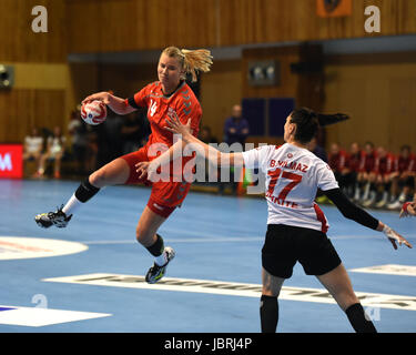 From left Czech KAMILA KORDOVSKA and YELIZ YILMAZ of Trukey in action ...