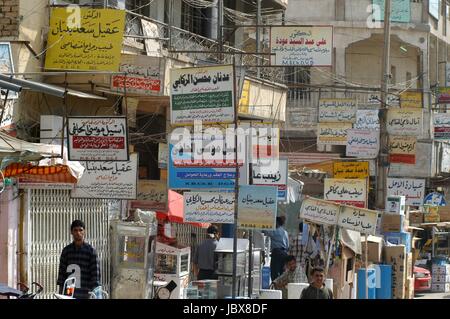 Iraq, street advertising in the city of Nassiriya Stock Photo - Alamy