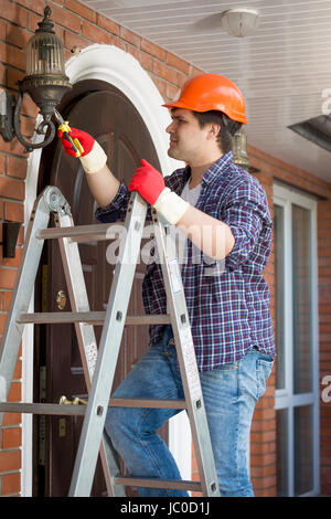 Male Electrician Repairing Light floor lamp Stock Photo - Alamy
