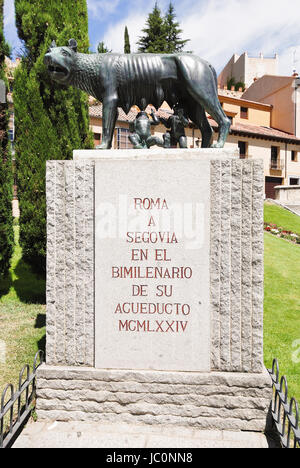 Lupa Capitolina statue at the foot of Aqueduct of Segovia on Plaza del ...