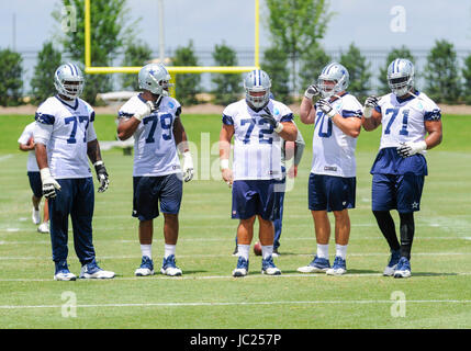 Dallas Cowboys offensive guard Zack Martin (70) lines up for a play ...