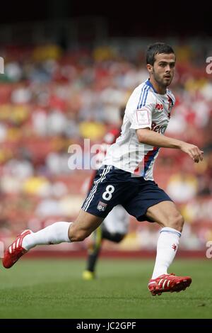 MIRALEM PJANIC OLYMPIQUE LYON OLYMPIQUE LYON EMIRATES STADIUM LONDON ...