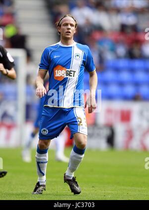 RONNIE STAM WIGAN ATHLETIC FC WIGAN ATHLETIC FC OLD TRAFFORD MANCHESTER ...