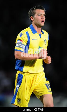 JONATHAN HOWSON LEEDS UNITED FC LEEDS UNITED FC KC STADIUM HULL ENGLAND ...