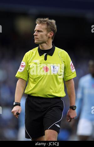 Mike Jones, referee Stock Photo - Alamy