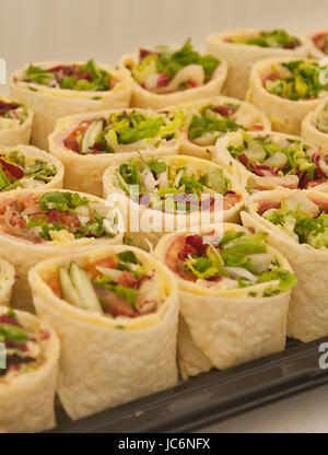 chicken and vegetable filled pitta bread Stock Photo - Alamy
