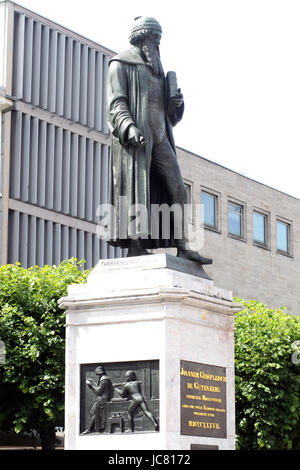 Statue of Johannes Gutenberg on Gutenberg platz in Mainz, Germany Stock ...