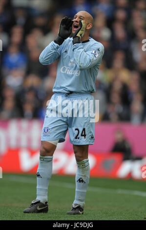 TIM HOWARD EVERTON FC MOLINEUX STADIUM WOLVERHAMPTON ENGLAND 27 March ...