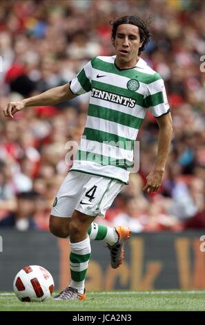 EFRAIN JUAREZ GLASGOW CELTIC FC GLASGOW CELTIC FC EMIRATES STADIUM ...
