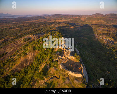 The hill complex at Great Zimbabwe Ruins Stock Photo - Alamy