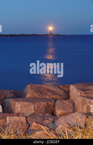 Lighthouse tower flashes at night Stock Photo - Alamy
