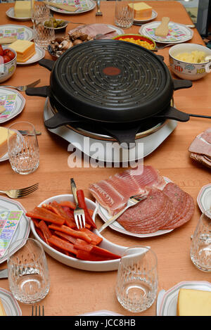 Raclette, tisch, gedeckt, gedeckter tisch, essen, lebensmittel ...