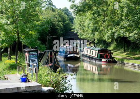 The Grand Union Canal at Crick Wharf, Northamptonshire, England, UK ...