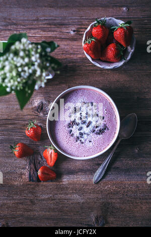 Strawberry banana smoothie Stock Photo - Alamy