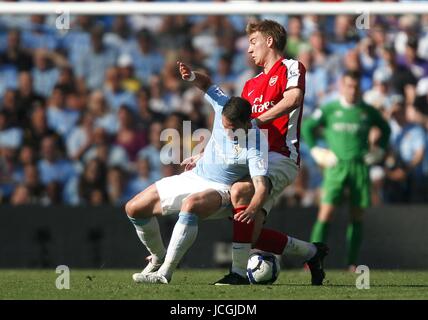 WAYNE BRIDGE & NICKLAS BENDTNER MANCHESTER CITY V ARSENAL MANCHESTER ...