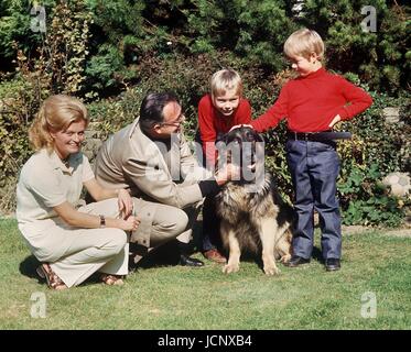 Minister president of Rhineland-Palatinate Helmut Kohl and his sons ...
