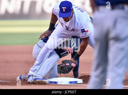 Seattle Mariners third baseman Ben Williamson makes a throw to first ...