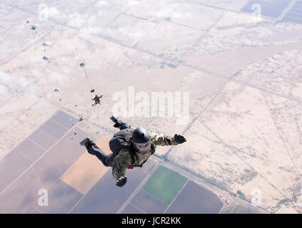 Free-fall Parachute Training Navy SEALS Stock Photo - Alamy