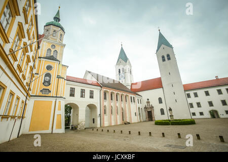 Saint Mary and Corbinian Cathedral, romanesque basilica in Freising ...