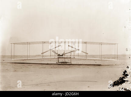 Wright Brothers, 1903 machine, front view - early aviation Stock Photo ...