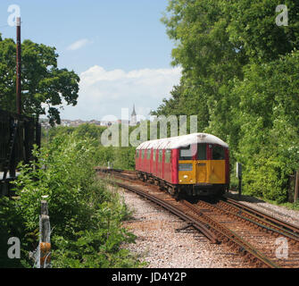 Isle of Wight train approaching Smallbrook junction on its way to Ryde ...