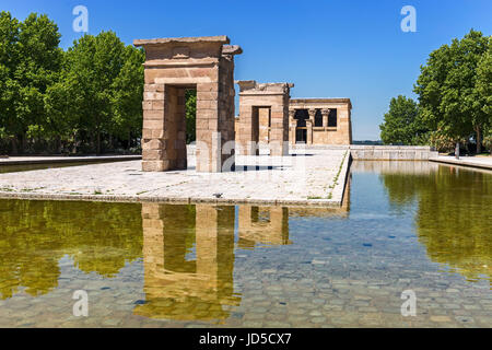 Egyptian Temple of Debod, in Madrid, covered in snow Stock Photo - Alamy