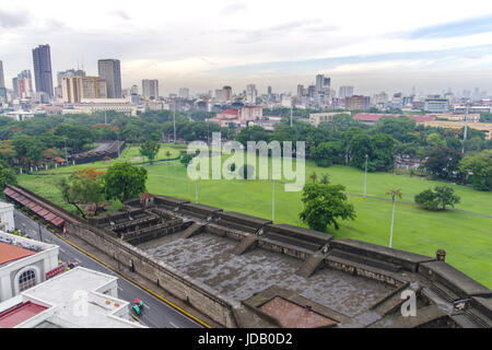 Manila, Philippines - June 7, 2017: Cityscape of Manila: slums ghetto ...