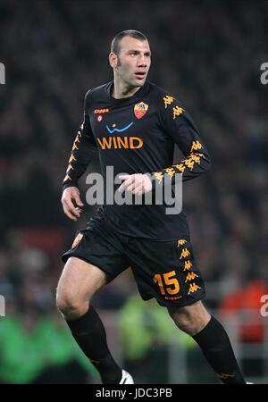 SIMONE LORIA AS ROMA EMIRATES STADIUM LONDON ENGLAND 24 February 2009 ...
