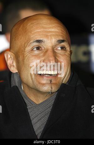 LUCIANO SPALLETTI AS ROMA COACH EMIRATES STADIUM LONDON ENGLAND 24 ...