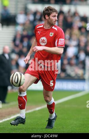 JAMIE MCCOMBE BRISTOL CITY FC WALKERS STADIUM LEICESTER ENGLAND 08 ...