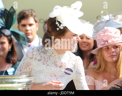 Ascot, Berkshire, UK. 20th June, 2026. A racegoer wears a striking ...