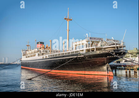 Hikawa Maru is a Japanese ocean liner that Yokohama Dock Company built ...
