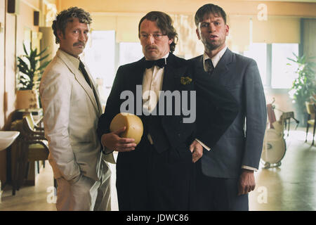 MEN & CHICKEN (2015) NIKOLAJ LIE KAAS MADS MIKKELSEN ANDERS THOMAS ...