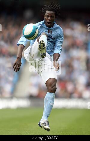 MWARUWARI BENJANI MANCHESTER CITY FC CITY OF MANCHESTER STADIUM ...