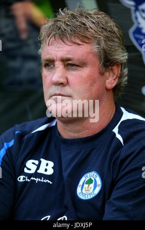STEVE BRUCE WIGAN ATHLETIC FC MANAGER KC STADIUM HULL ENGLAND 30 August ...
