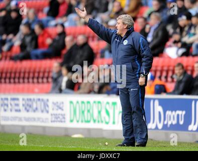 STEVE BRUCE WIGAN ATHLETIC FC MANAGER KC STADIUM HULL ENGLAND 30 August ...