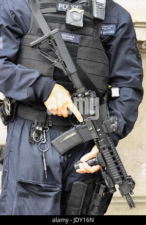 Law & Order, Police officer carrying firearm in Downing Street ...