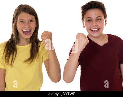 Kinder oder Teenager ballen die Faust mit Erfolg beim Siegen oder ...