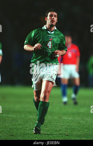 PAUL BUTLER SUNDERLAND FC 23 September 1999 Stock Photo - Alamy