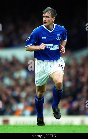 MARK HUGHES EVERTON FC 19 March 2000 Stock Photo - Alamy