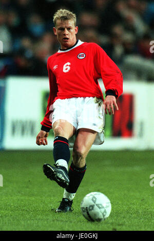 STEFFEN IVERSEN NORWAY & TOTTENHAM HOTSPUR FC 20 April 2000 Stock Photo ...