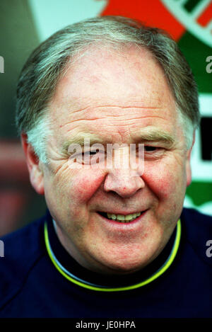 CRAIG BROWN SCOTLAND MANAGER 30 May 2000 Stock Photo - Alamy