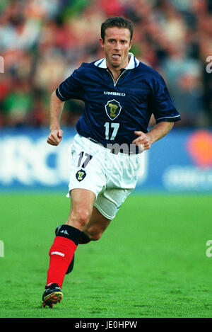 KEVIN GALLACHER SCOTLAND & NEWCASTLE UNITED FC 30 May 2000 Stock Photo ...